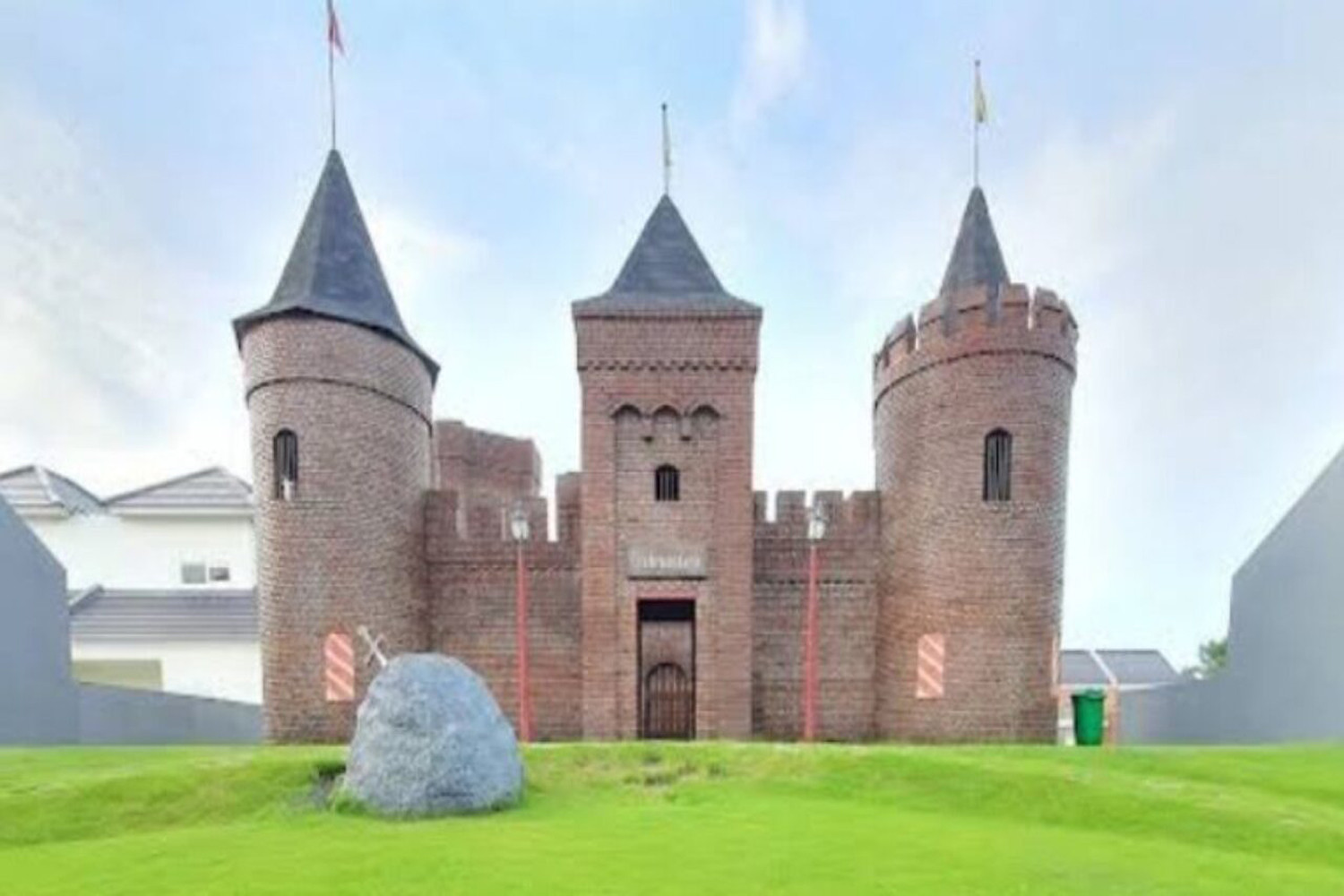 Rotterdam CitraHarmoni Sidoarjo - Rumah Gaya Belanda 600 Jutaan