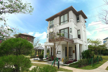 Daisan The Flexible - Rumah Jepang Cantik 3 Lantai Strategis di Tangerang