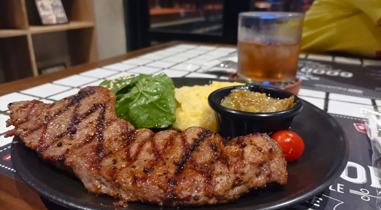5 Tempat Makan Enak & Hits di Kota Wisata Cibubur 2025